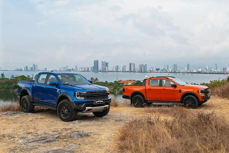Ford Ranger Raptor 2026 máy xăng tại Việt Nam giá hơn 1,4 tỷ đồng