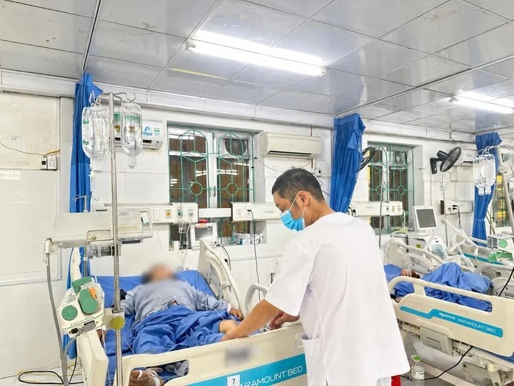 Cấp cứu thành công bệnh nhân nữ 66 tuổi bị thận ứ mủ và sốc nhiễm khuẩn