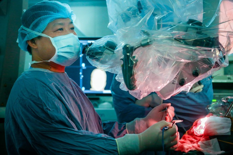 2 cuộc đại phẫu lấy u não tái phát cho người phụ nữ bị u tế bào tuyến ...