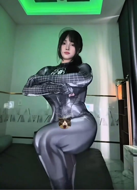 Pi Tiên biến hóa Người Nhện đỏ rực rỡ, gây sốt cộng đồng